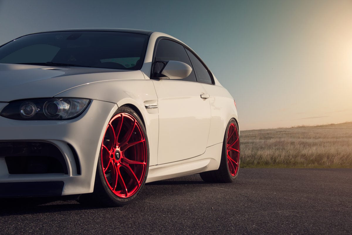 Строгий BMW M3 E92 на дисках цвета Candy Apple Red - BMW Guide