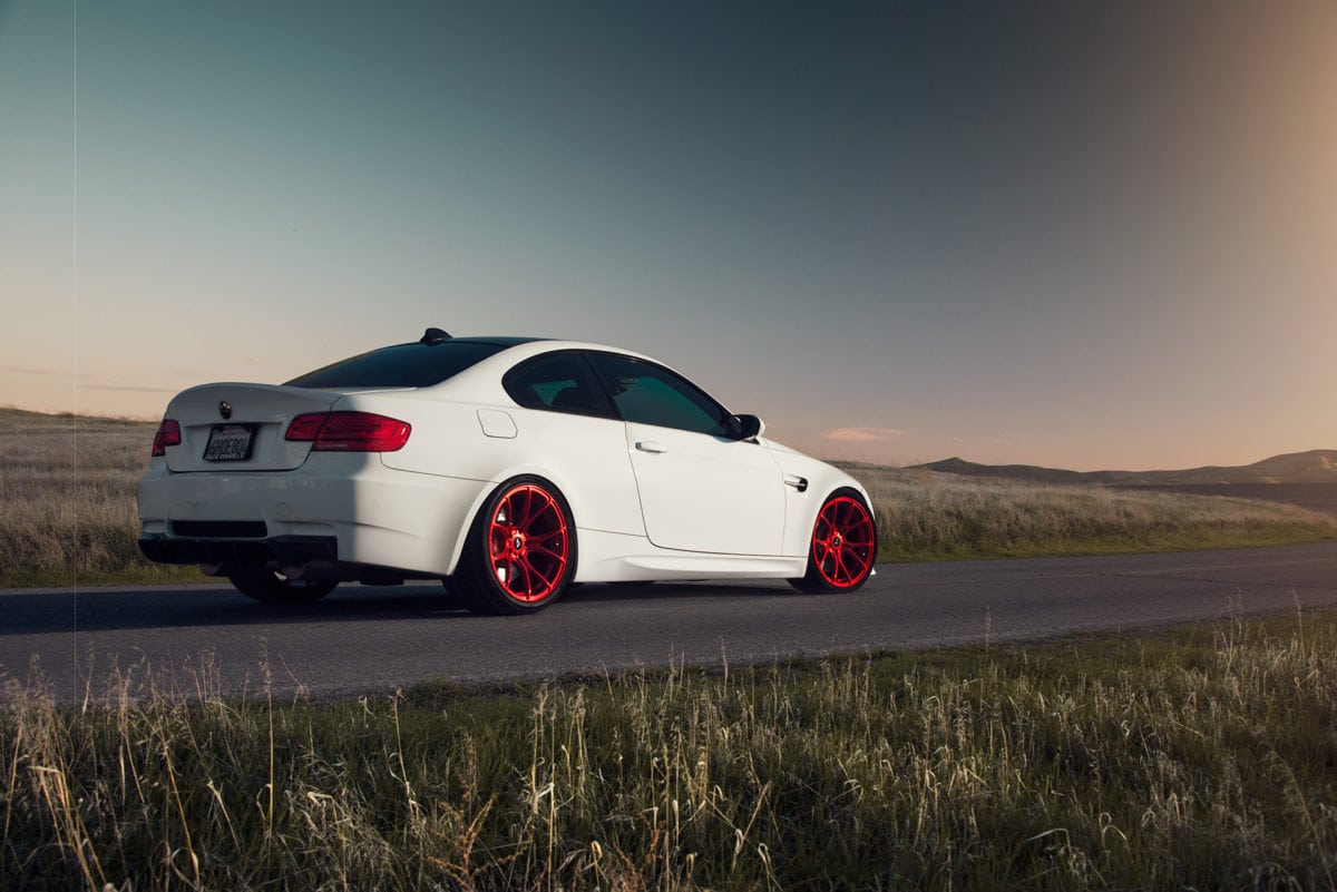 Строгий BMW M3 E92 на дисках цвета Candy Apple Red - BMW Guide