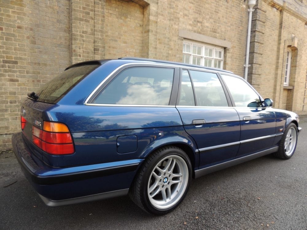 BMW M5 Touring 1994 года в великолепном цвете Avus Blue выставлен на ...