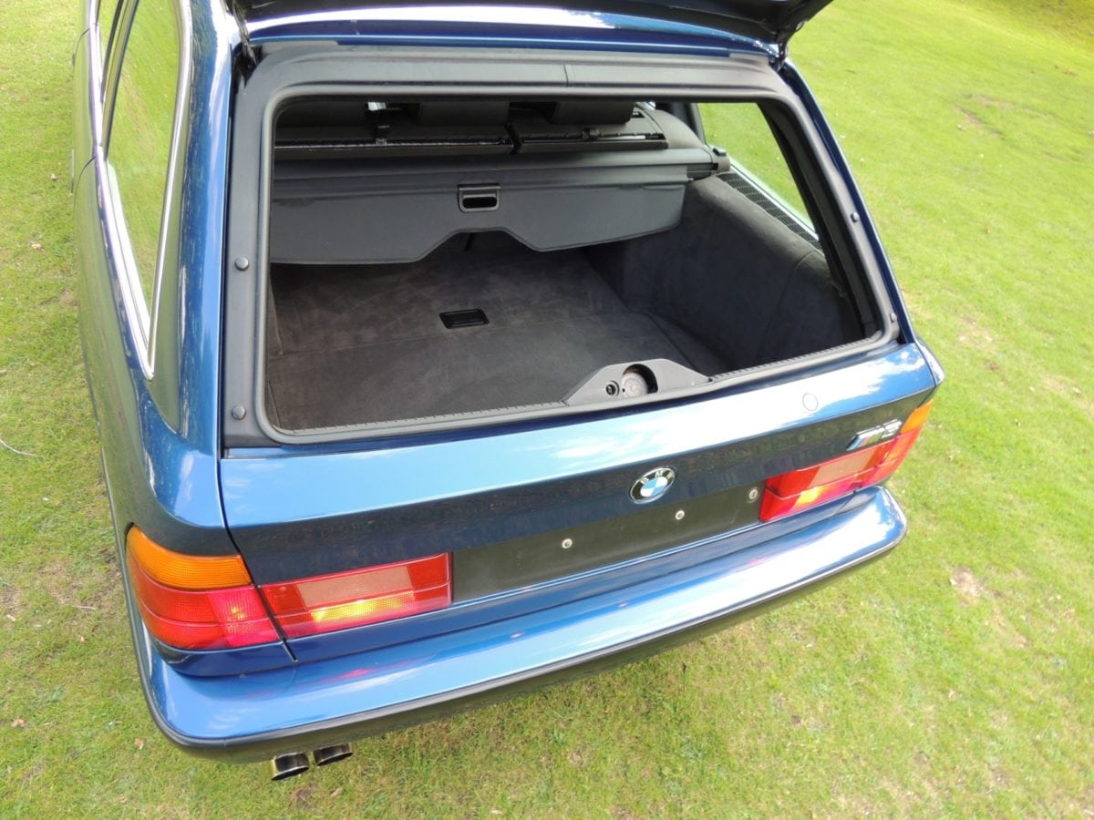 BMW M5 E34 Touring 1994 Avus Blue over Black Leather - BMW Guide